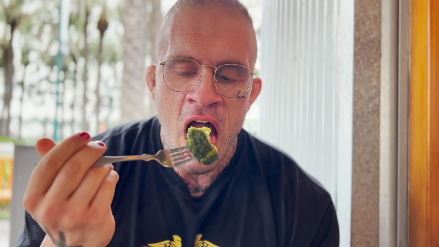 Davin needs his calories - Stuffing - Film 911