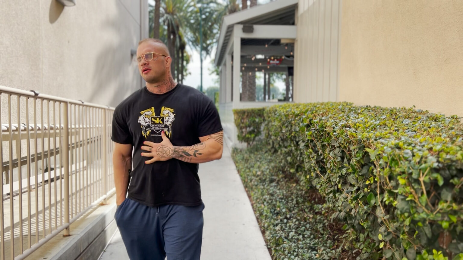 Davin needs his calories - Stuffing - Film 911