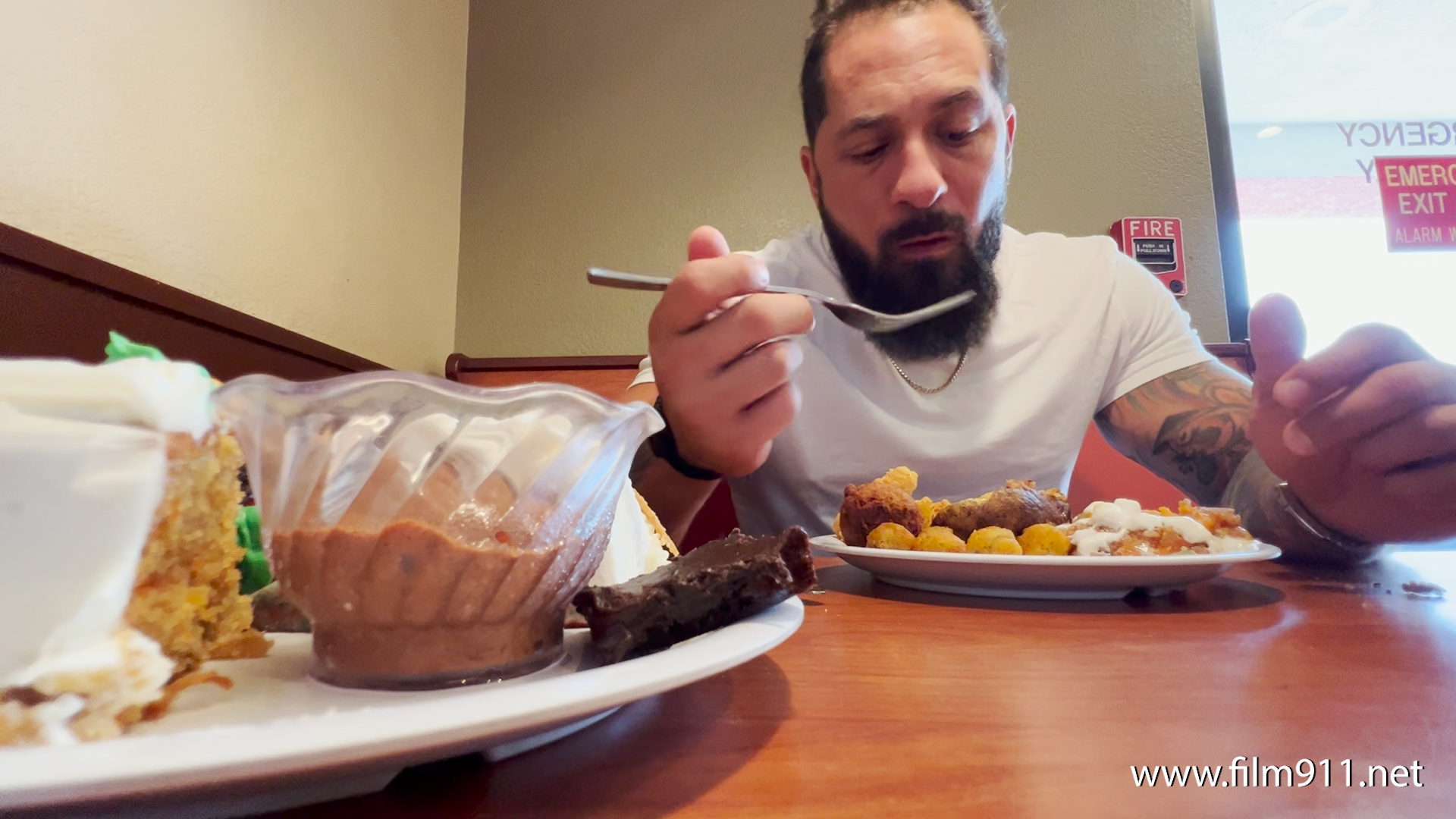 Eddie at the buffet - Stuffing - Film 911