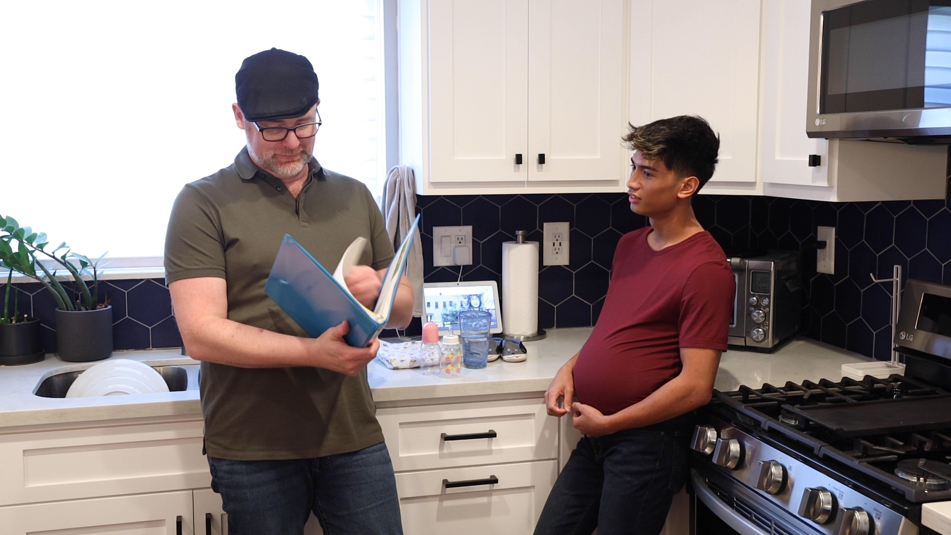 Maverick's teenage pregnancy - Mpreg - Film 911